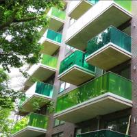 China 10mm 12mm Thick Toughened Laminated Glass Balustrade for Stairs and Balcony Railings for sale