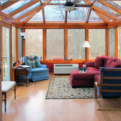 China Residential Panoramic Glass Sunroom with 4-12mm Laminated Glass and Thermal Break Aluminum Frame for Terrace Greenhouse Applications for sale