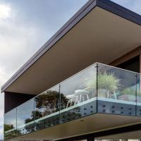 China 10mm Tempered Glass Balcony Railing - Custom Cut-to-Size Frameless Balustrade for Outdoor Decks and Stairs for sale