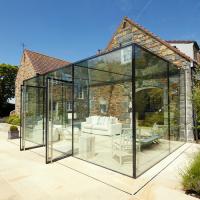 China Villa Panoramic Glass Sunroom with 4-12mm Tempered Glass Ceiling and Aluminum Alloy Frame - Impact Resistant Greenhouse Structure for sale