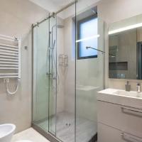 China Custom Frameless Tempered Glass Shower Door Systems - 6mm to 12mm Thickness with Soft Close Sliding Mechanism for sale