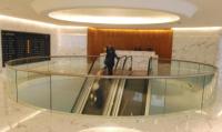 China 15mm Clear Toughened Curved Glass for Frameless Cantilever Panels Grouted into Floor Channel for sale