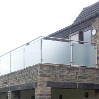China Tempered Frosted Glass With Baluster And 304 316 Stainless Steel Handrail Accessories Used For Balcony for sale