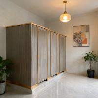 China HPL Commercial Toilet Divider Fireproof Anti Bacterial 18mm Custom Toilet Partition for Hotels Offices for sale