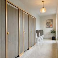 China HPL Commercial Toilet Divider Fireproof Anti Bacterial 18mm Custom Toilet Partition for Hotels Offices for sale