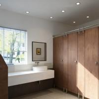 China Wear Resistant Toilet Compartment Customizable Commercial Washroom Cubicles 18mm Phenolic for Shopping Malls for sale