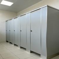 China Waterproof HPL Toilet Partitions Phenolic Resin 18mm Anti Mold for Public Places for sale