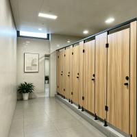 China HPL Toilet Compartment Scratch Resistant Restroom Partition Walls Anti Bacterial 18mm for sale