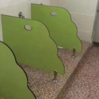 China Kindergarten Bathroom Stall Dividers Children Urinal Partitions Waterproof 12mm HPL for sale
