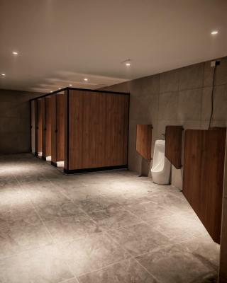 China HPL Compact Laminate Toilet Cubicles | Waterproof Anti-Bacterial Restroom Partition for Commercial Washroom for sale