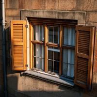 China Double Pane Awning Windows with Tempered Glass - Multi-Point Locking System & Custom Sizes Available for sale