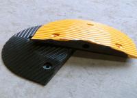 China 50mm Height High Purity Rubber Black Yellow 9kg Driveway Speed Bumps for sale