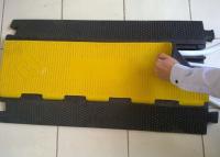 China Flexible Rubber 3 Channel Cable 7 Kg Driveway Speed Bumps for sale