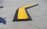 China Flexible Rubber 3 Channel Cable 7 Kg Driveway Speed Bumps for sale