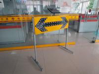 China Vehicle Arrow Guidance Road Flashing Solar Signal Light for sale