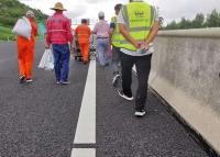 China Great Lightness Clear Coat Fast Dry Safety Used Road Marking Spray Paint for sale