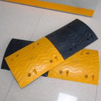 China Heavy Rubber Speed Hump Speed Breaker Traffic Calming Devices for sale