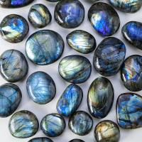 China Natural Labradorite Palm Stone 6x4x2cm Polished Irregular Worry Stone for Anxiety Relief Chakra Meditation for sale
