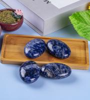China Natural Polished Sodalite Palm Stone 6x4x2 cm 71g for Stress Relief and Home Decoration for sale