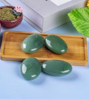 China Natural Polished Green Aventurine Palm Stone 6x4x2 cm 71g for Stress Relief and Home Decoration for sale