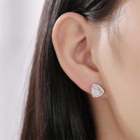 China 925 Sterling Silver Heart Shape Moissanite Stud Earrings - 1 Piece MOQ with Custom Sizing for Bridal Jewelry for sale