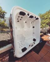 China Freestanding Outdoor SPA Bathtub Air Jets Massage 5 Person SPA Hot Tub for sale