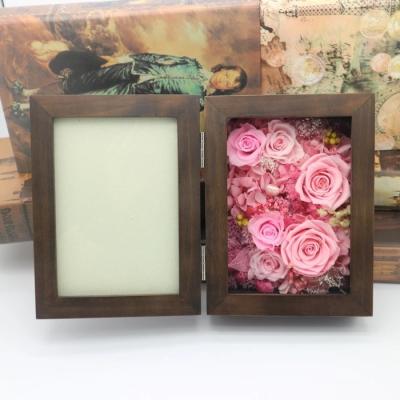 China Natural Everlasting Preserved Flower Red Rose Gift Wood Photo Frame for Wedding Decoration gift for sale