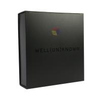 China Handmade Recycled Cardboard Packaging Magnetic Closure Black Foldable for sale