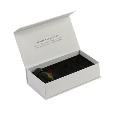 China Luxury Hard Cardboard Custom Cosmetic Magnetic Closure Nail Polish Set Box Gift Packaging 1200gsm for sale