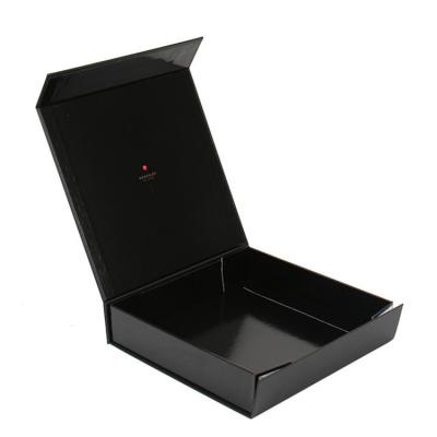 China Custom Cardboard Sushi Takeaway Box with Magnetic Closure 157gsm Coated Paper for sale