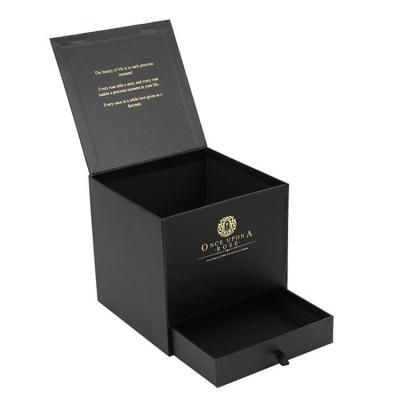 China Custom Black Flower & Chocolate Gift Box - Eco-Friendly Packaging with 500pcs MOQ and 10-Day Production for sale