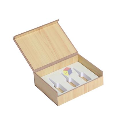 China Recyclable Luxury Cosmetic Gift Paper Box with Magnetic Closure Custom Size Eco-Friendly for sale