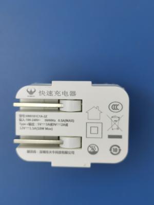 China Universal CE FCC RoHS USB Wall Charger Charging White Adapter with Short Circuit Protection for sale