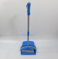 China Windproof Bristle Stand Up Dustpan And Broom Set 26*26*90CM for sale