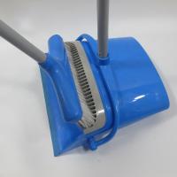 China Windproof Bristle Stand Up Dustpan And Broom Set 26*26*90CM for sale