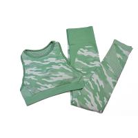 China Custom Ripple Yoga Wear Woman's Sleeveless Knitted Vest And Pants for sale