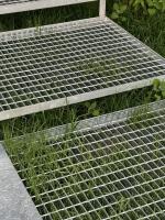 China Anti Slip Stair Tread Grating Industrial Access Platforms Metal Grate Stairs for sale