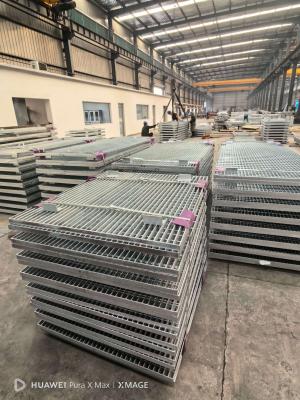 China Q235 Galvanized Steel Grating with 3-5mm Bearing Bar for Industrial Walkway and Hot Dip Galvanized Metal Grating Applications for sale
