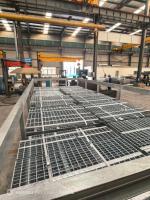 China Hot Dip Galvanized Composite Stair Tread and Anti Slip Stair Tread Grating for Industrial Platforms for sale