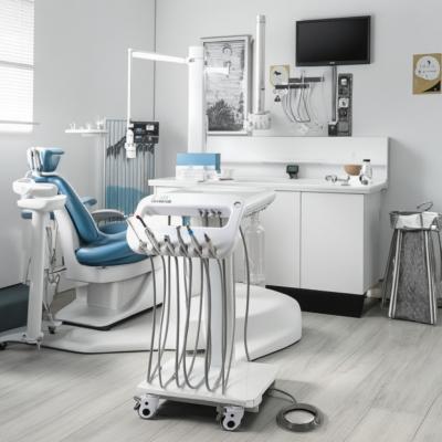 China Factory Price Mobile Dental Cart with Strong Suction Dental Clinic Equipment Functional Dental Therapy Trolley for sale