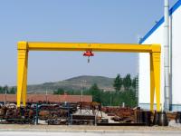 China Single Beam Motorized Gantry Crane Santo Crane 10t With Electric Hoist for sale