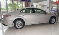 China Hybrid Toyota Camry 2022 Dual Engine 2.5HE Elite Plus Version 4 Door 5 Seats 3 Space for sale