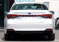China 4 Door 5 Seat Toyota Hybrid Vehicle 205km/H Toyota Avalon 2022 Deluxe Edition for sale