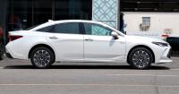 China 4 Door 5 Seat Toyota Hybrid Vehicle 205km/H Toyota Avalon 2022 Deluxe Edition for sale
