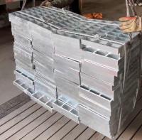 China Heavy Duty Galvanized Steel Grating 3x30 inch for Oil and Gas Platform Q235 for sale