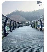 China Hot Dipped Galvanized Steel Grating Walkway Heavy Duty 1000mm Width for Car Wash Floor for sale