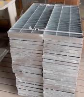 China Hot Dip Galvanized Steel Grating Walkway Serrated Flat Bar Bridge Grating for Industrial Drain Cover for sale