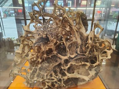 China Brown Incense Chinese Agarwood Carving Exquisite Craftsmanship Medium Scent Strength for sale