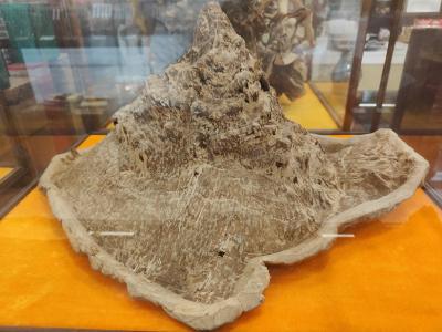 China Woody Fragrance Family Agarwood Carving Collection For Birthdays for sale