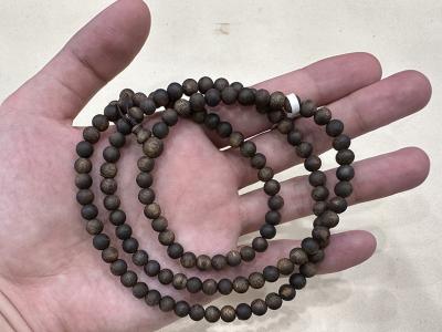 China Natural Scented Agarwood Bracelet Handmade with Authentic Wood Beads for Spiritual and Meditation Purposes for sale